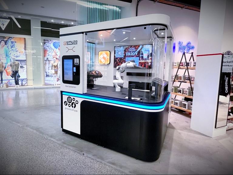 Smyze Robotic Drink Bar expands further | Smyze